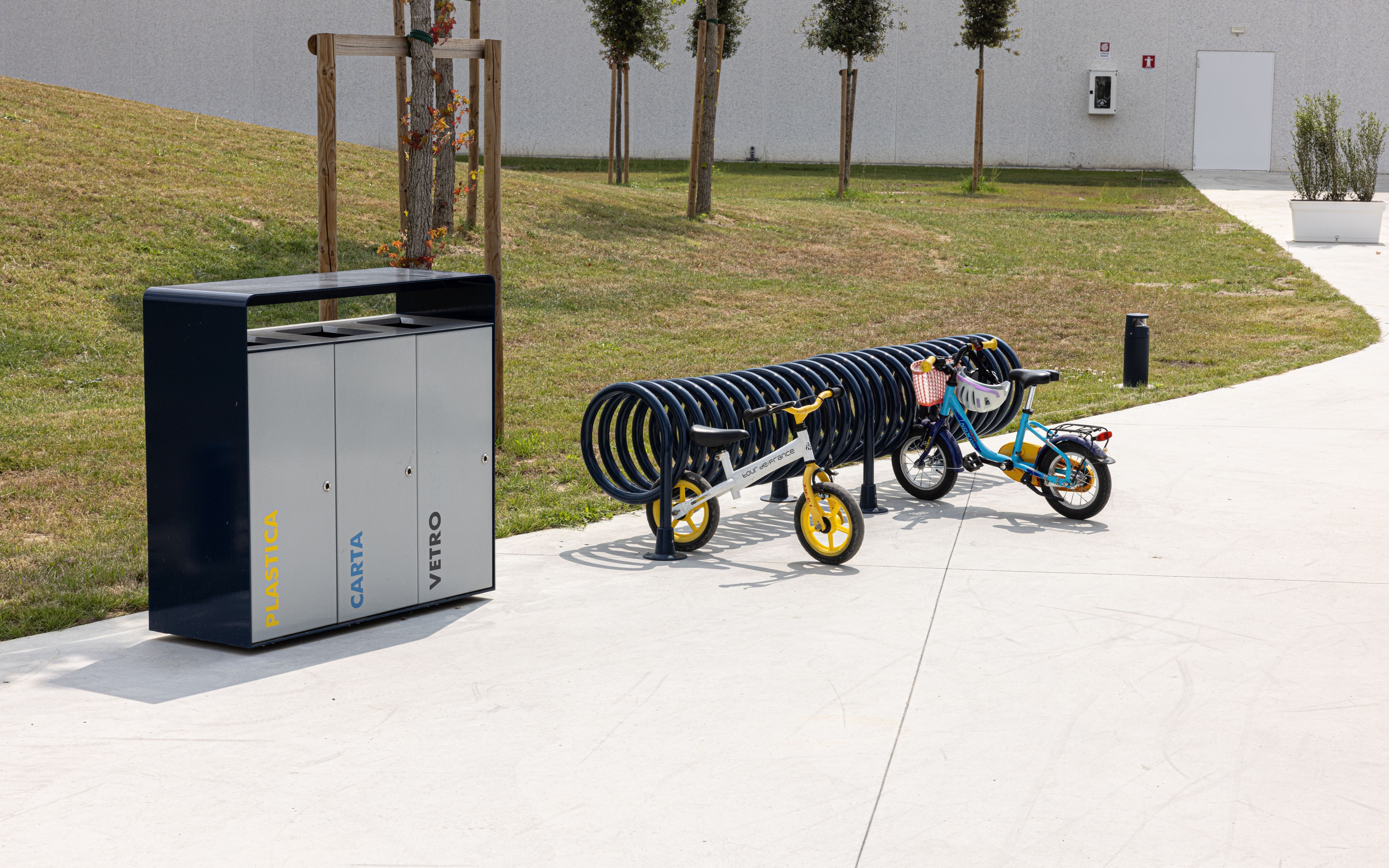 Bund Litter Bin | id created, Inc.
