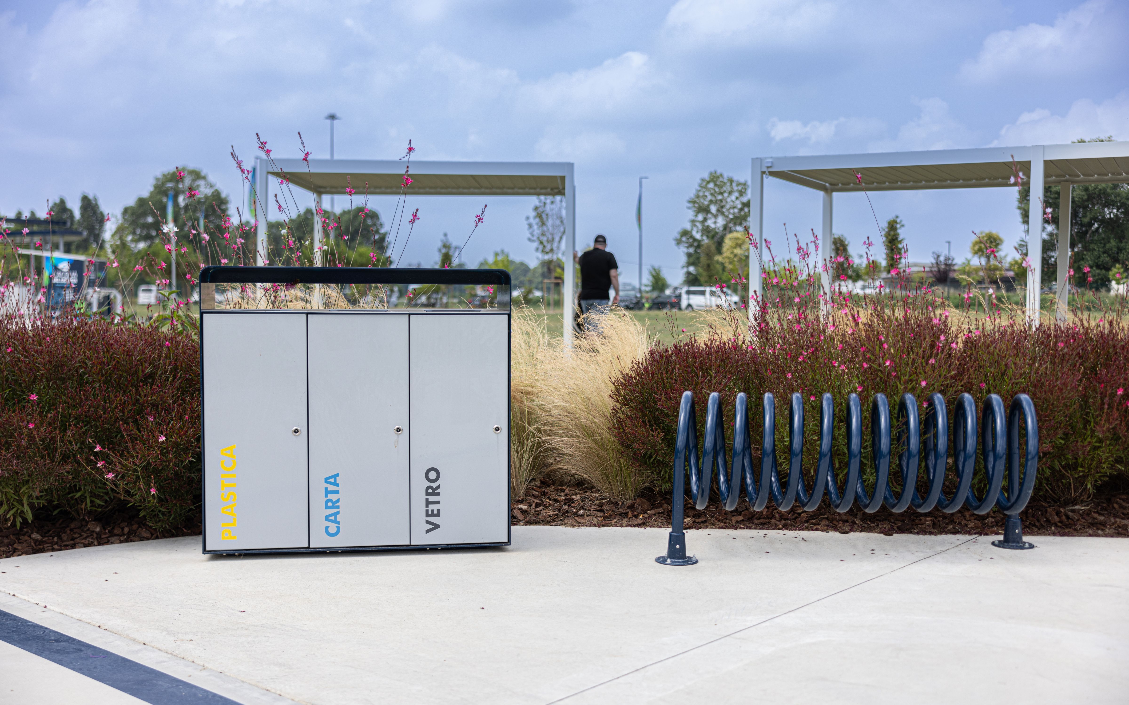 Bund Litter Bin | id created, Inc.