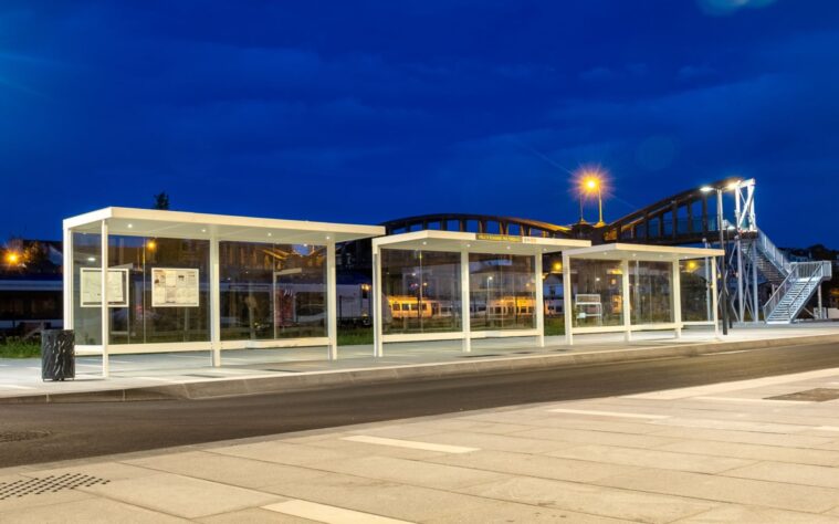Hut Bus Shelter | Spruce & Gander